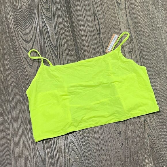 SKIMS | Tops | Nwt Skims Fitseverybody Strappy Back Cami Top Scoop Neck ...